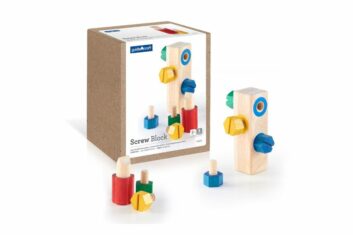 The 18 Best Montessori Toys For Early Learning (Arranged By Age)